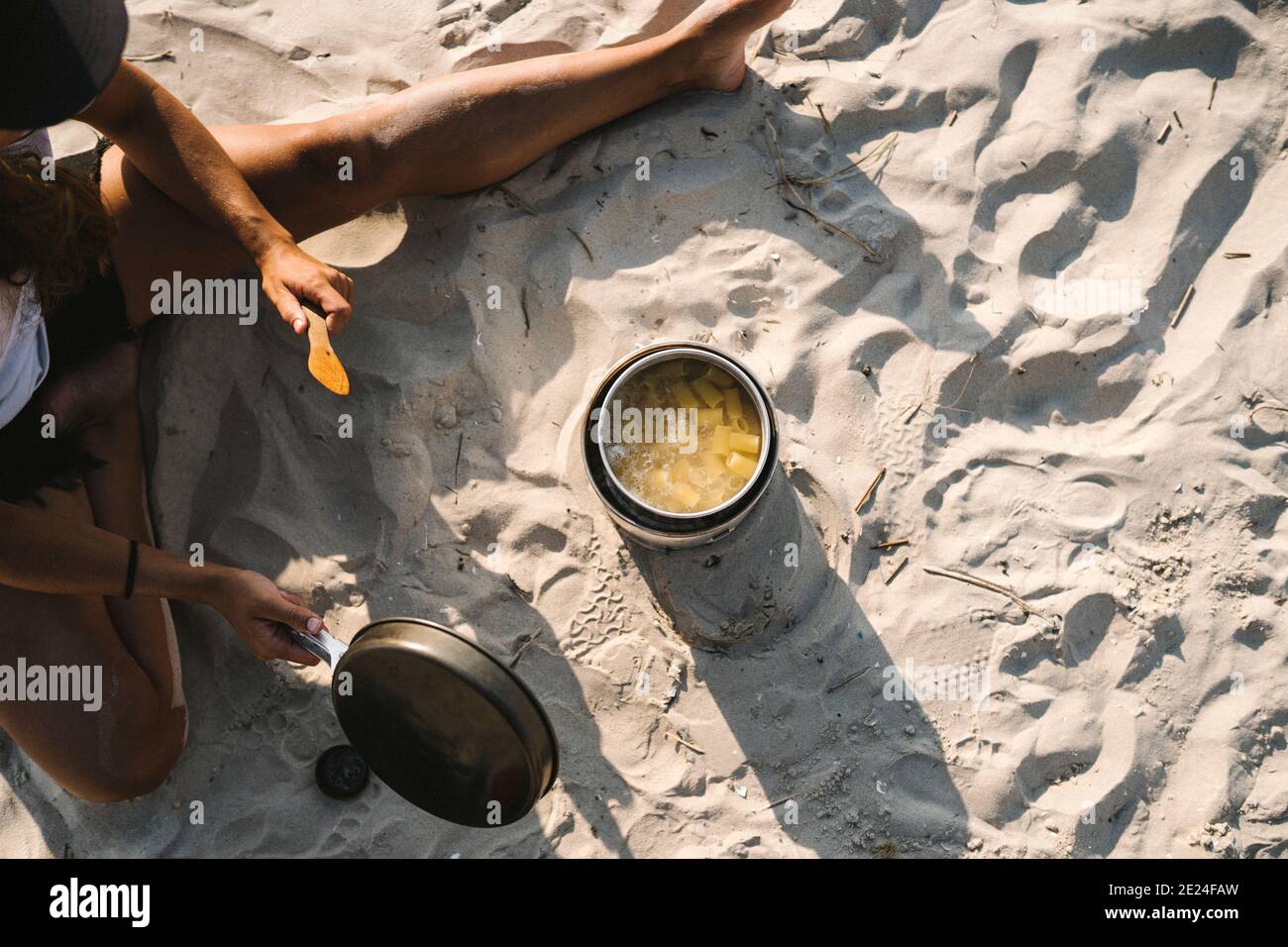 Human cooking hi-res stock photography and images - Alamy