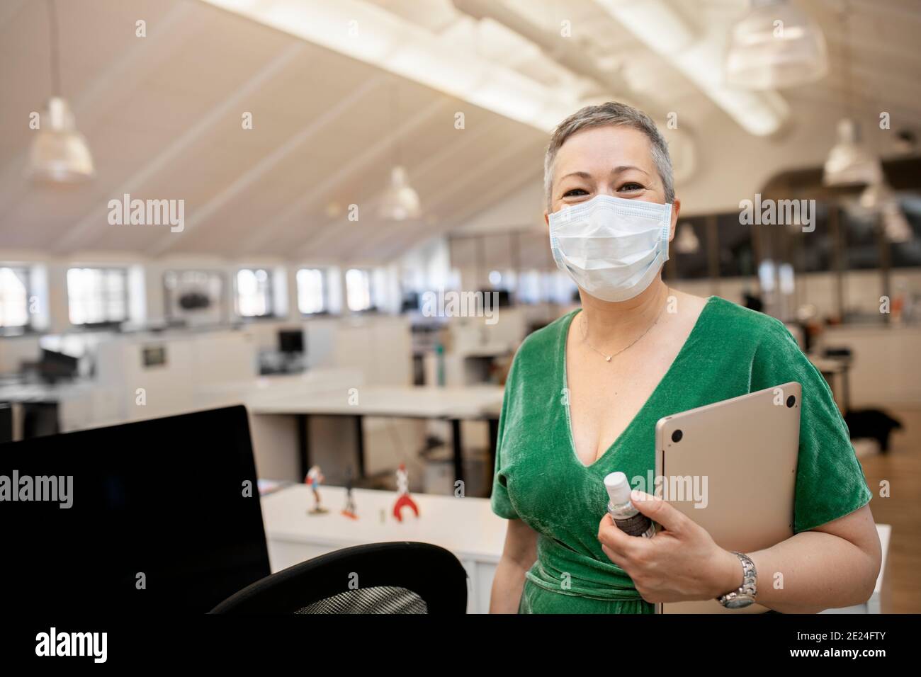 Office business face mask hi-res stock photography and images - Alamy
