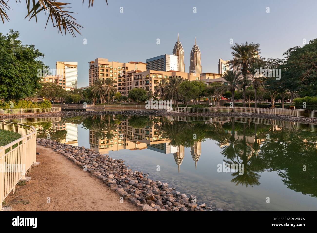Sky garden building dubai hi-res stock photography and images - Alamy