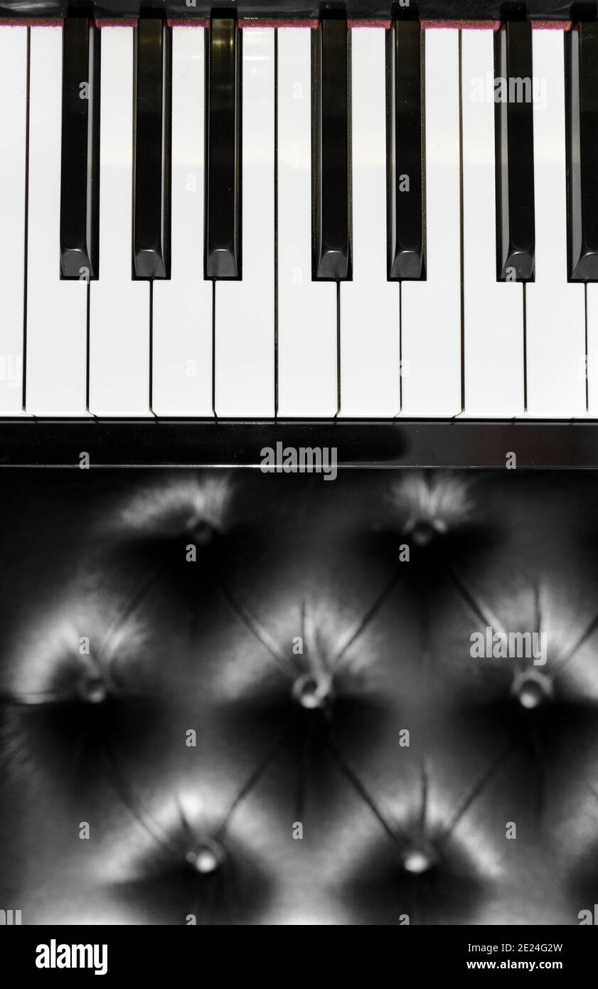 Top down view of piano keyboard hi-res stock photography and images - Alamy