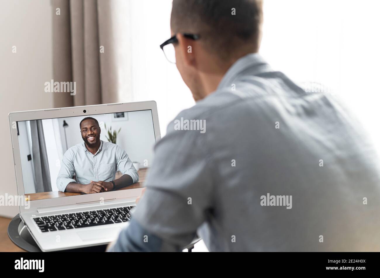 Video conference screen share hi-res stock photography and images - Alamy