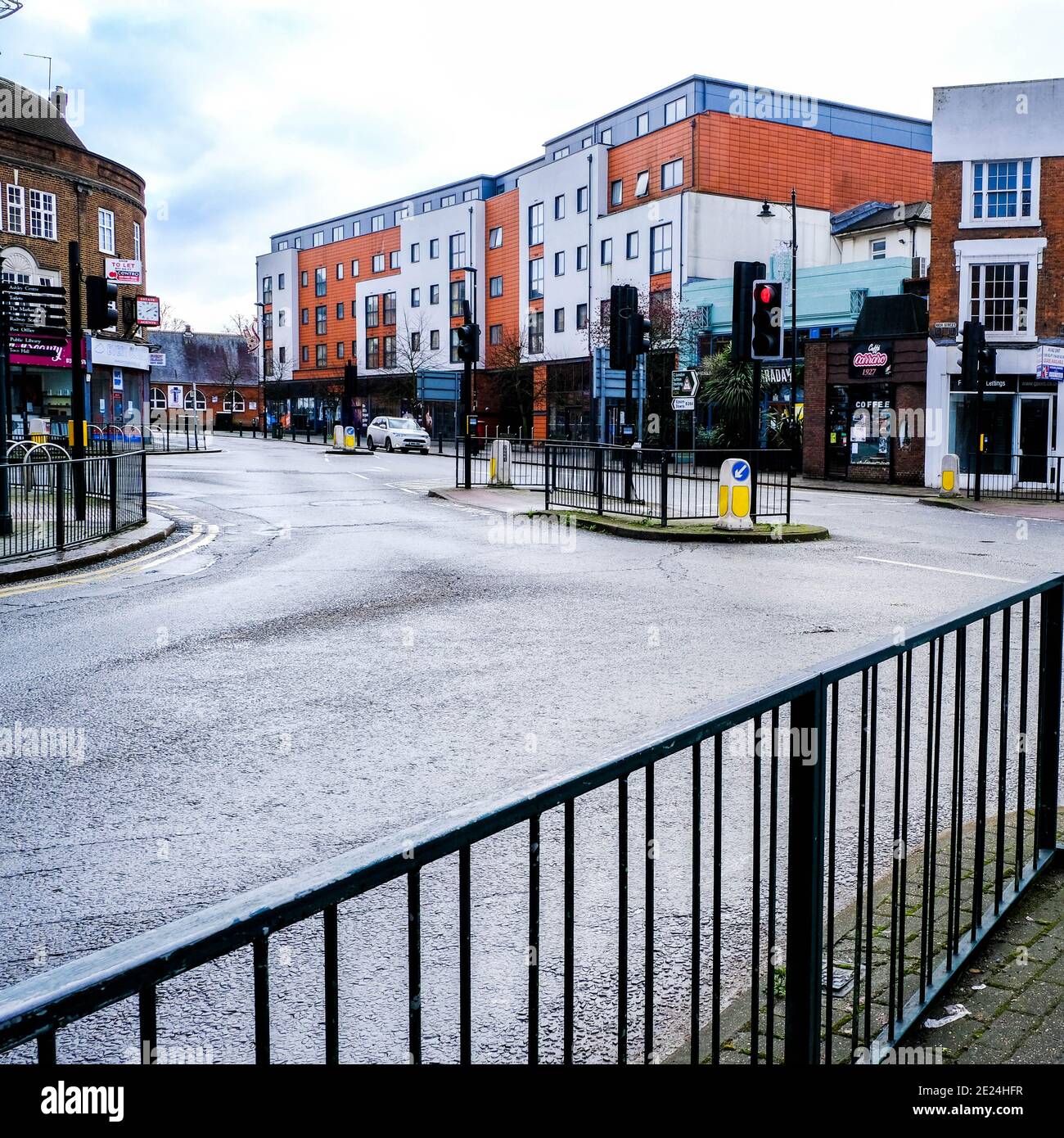 Empty road with no vehicles hi-res stock photography and images - Alamy