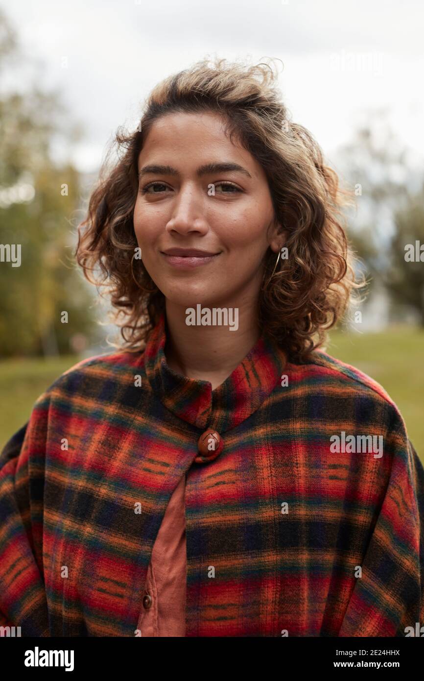 Portrait of smiling woman Stock Photo - Alamy