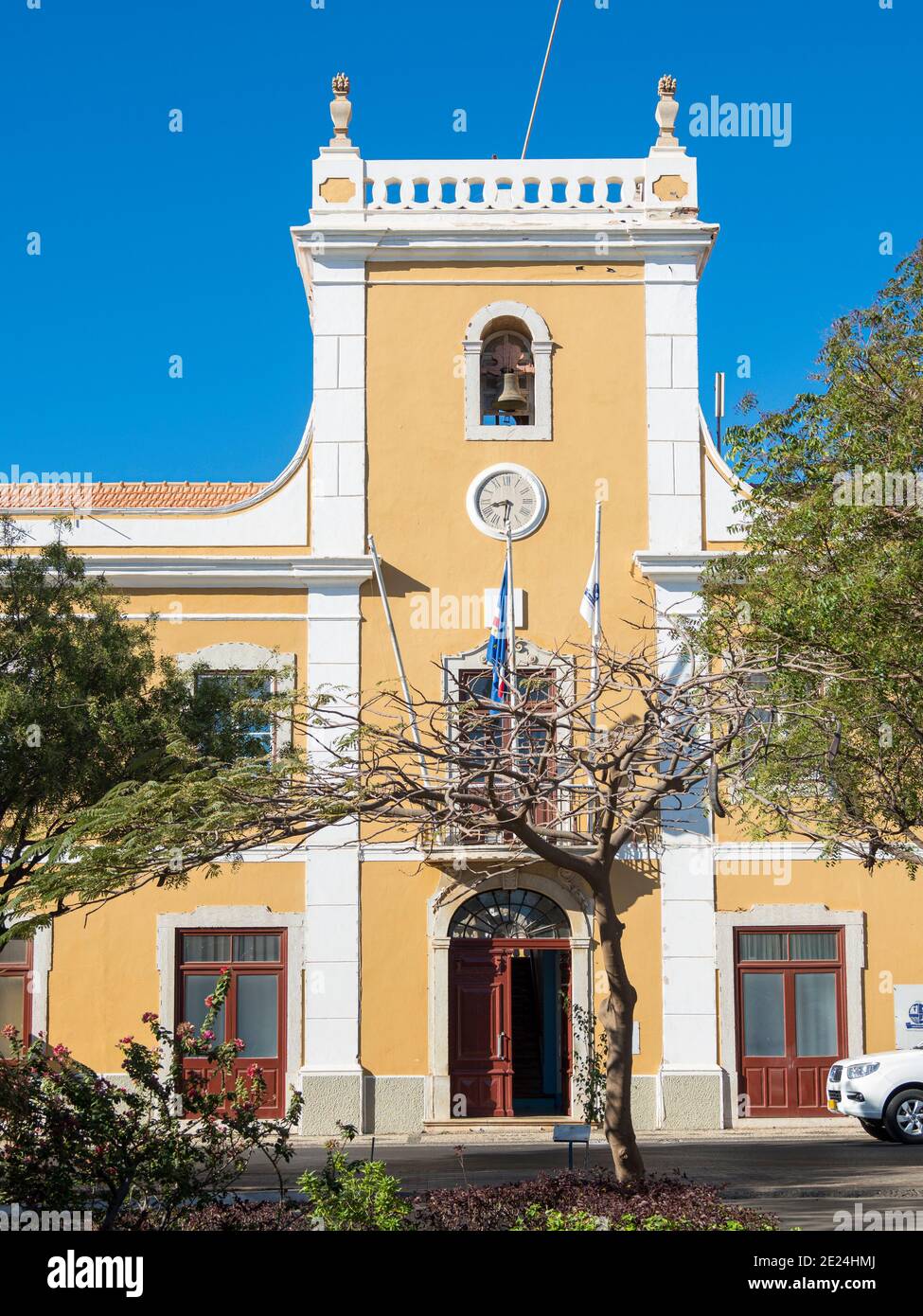 Camera Municipal da Praia. Praca Alexandre Albuquerque in Plato. The ...