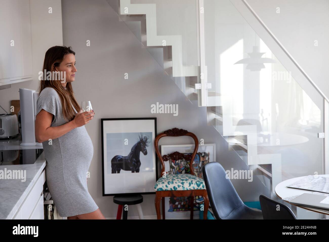 Pregnant people hi-res stock photography and images - Alamy