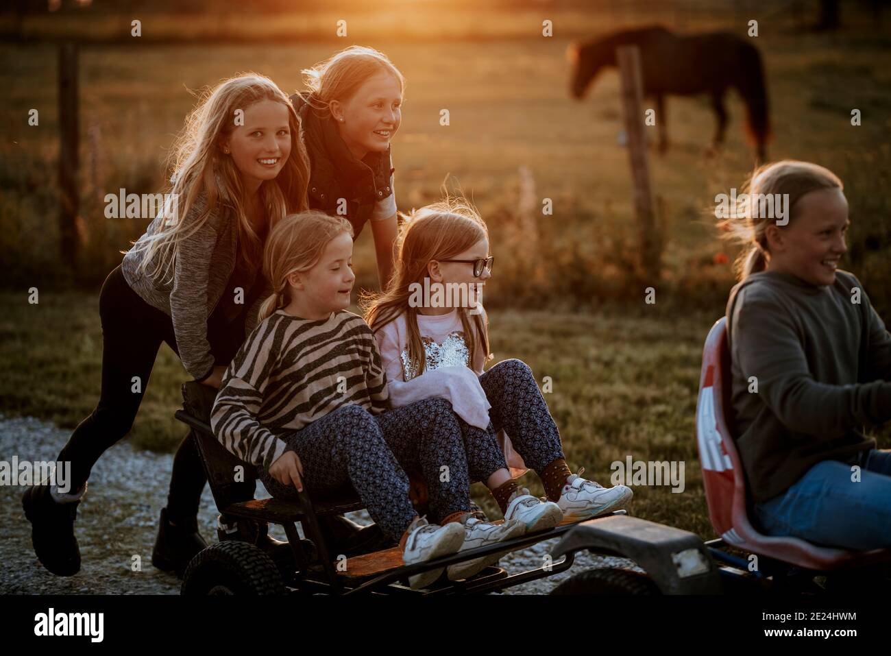 Five riding sisters hi-res stock photography and images - Alamy