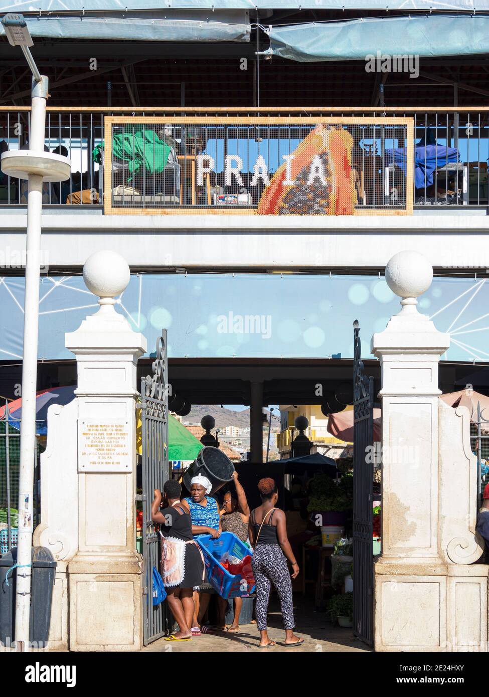 Mercado Municipal di Praia in Plato. The capital Praia on the island of ...