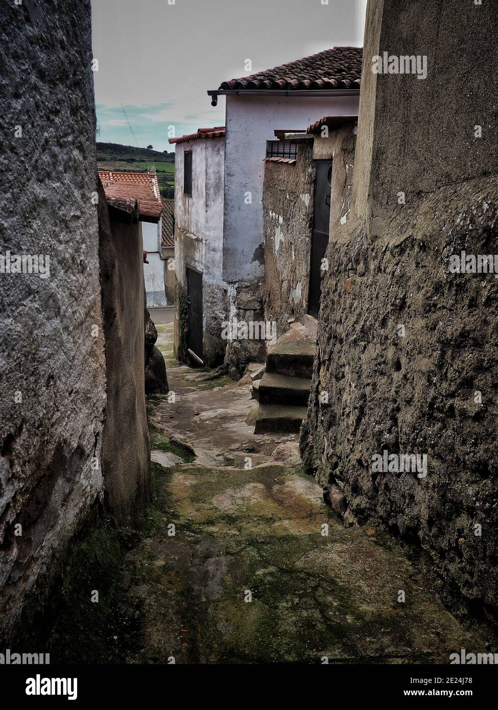 Narrow building architecture hi-res stock photography and images - Alamy