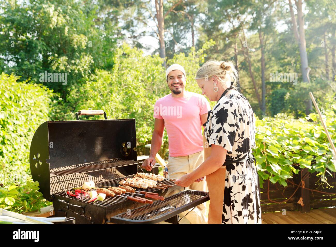 Ethnic couple cooking hi-res stock photography and images - Alamy
