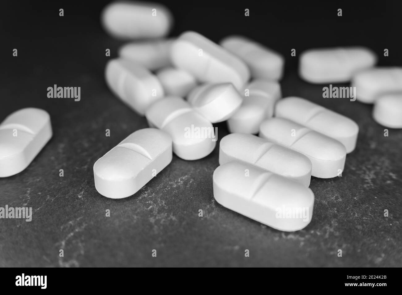 Antibiotics tablets Black and White Stock Photos & Images - Alamy