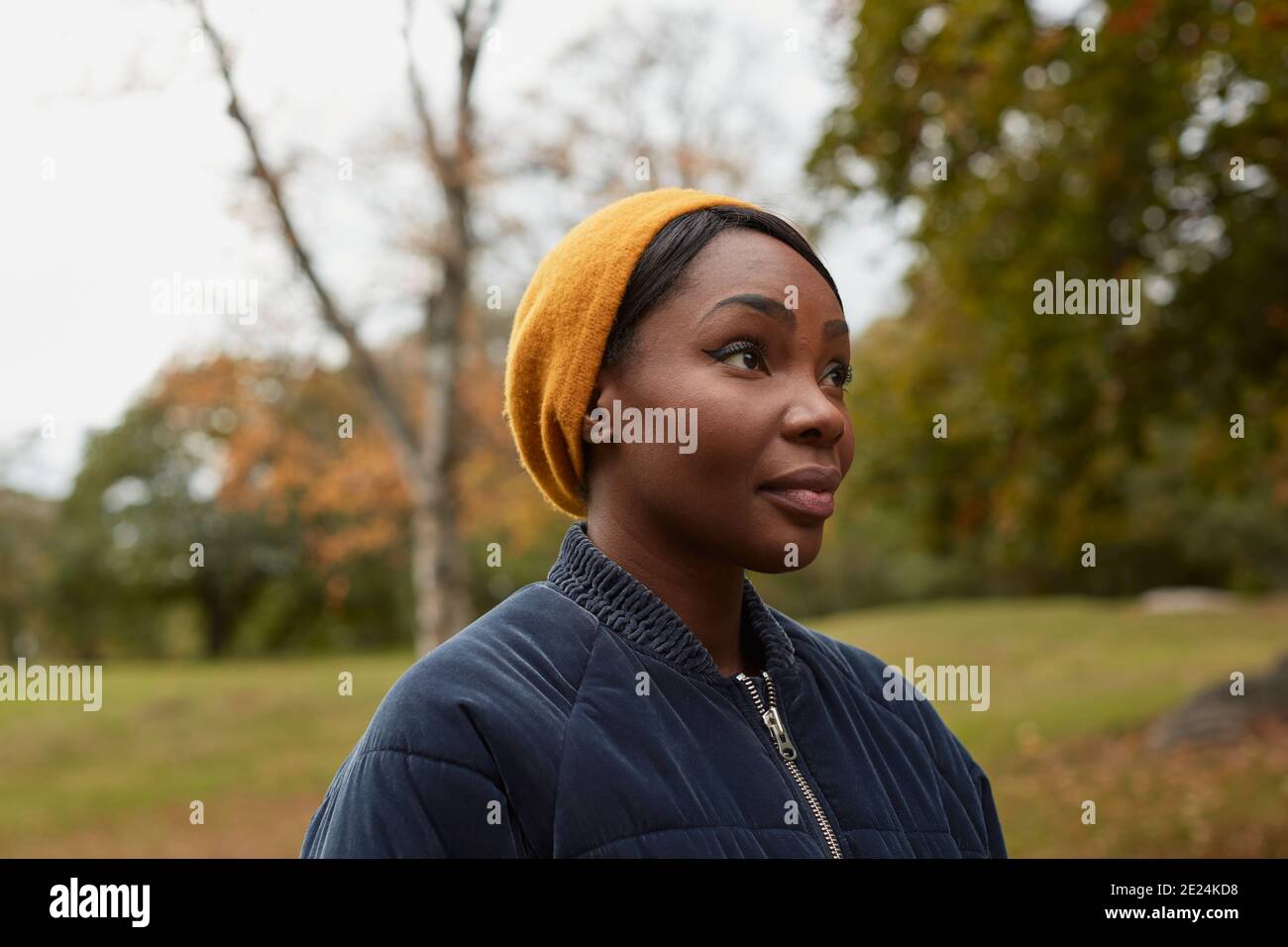African woman head and shoulders hi-res stock photography and images ...