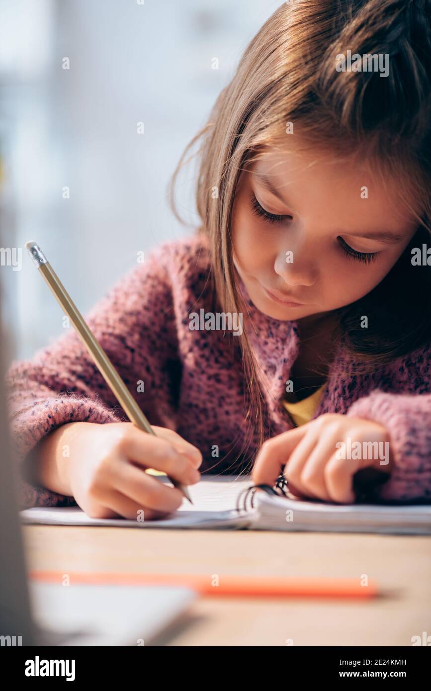 Elementary girl write hi-res stock photography and images - Alamy