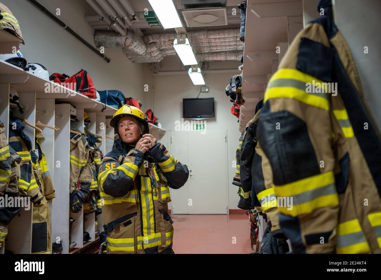 Female firefighter in uniform hi-res stock photography and images - Alamy