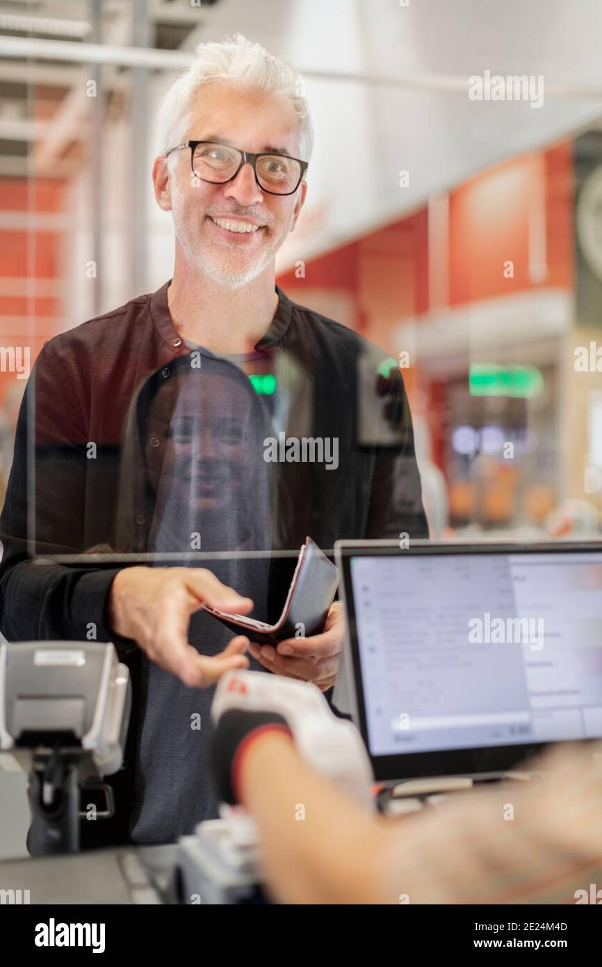 Shop pay till hi-res stock photography and images - Alamy