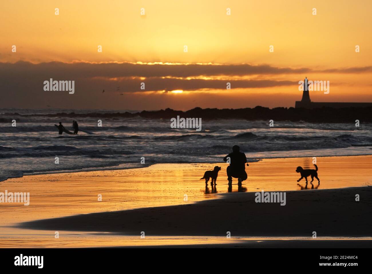 Sunrise over tynemouth hi-res stock photography and images - Alamy