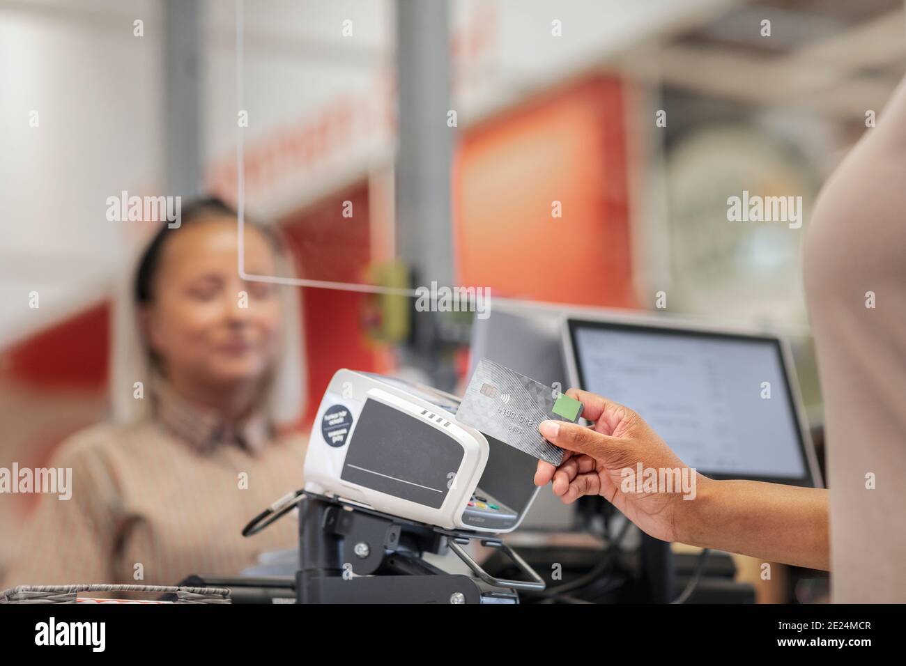 Shop pay till hi-res stock photography and images - Alamy