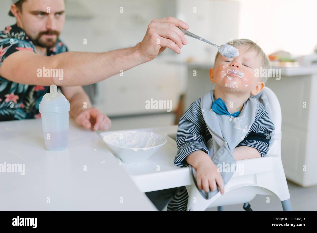 Father feeding toddler son Stock Photo - Alamy