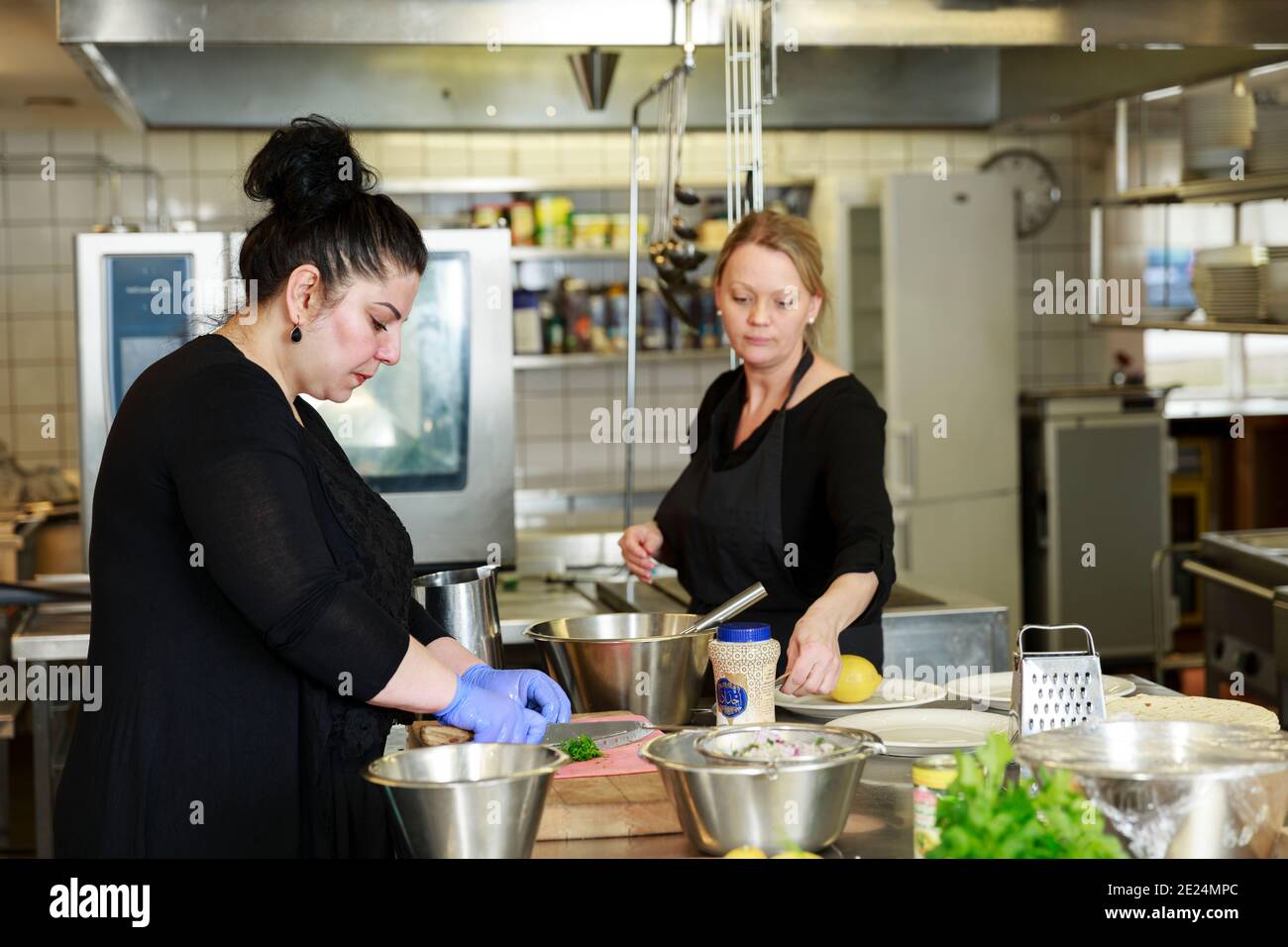 Two mature women restaurant hi-res stock photography and images - Alamy