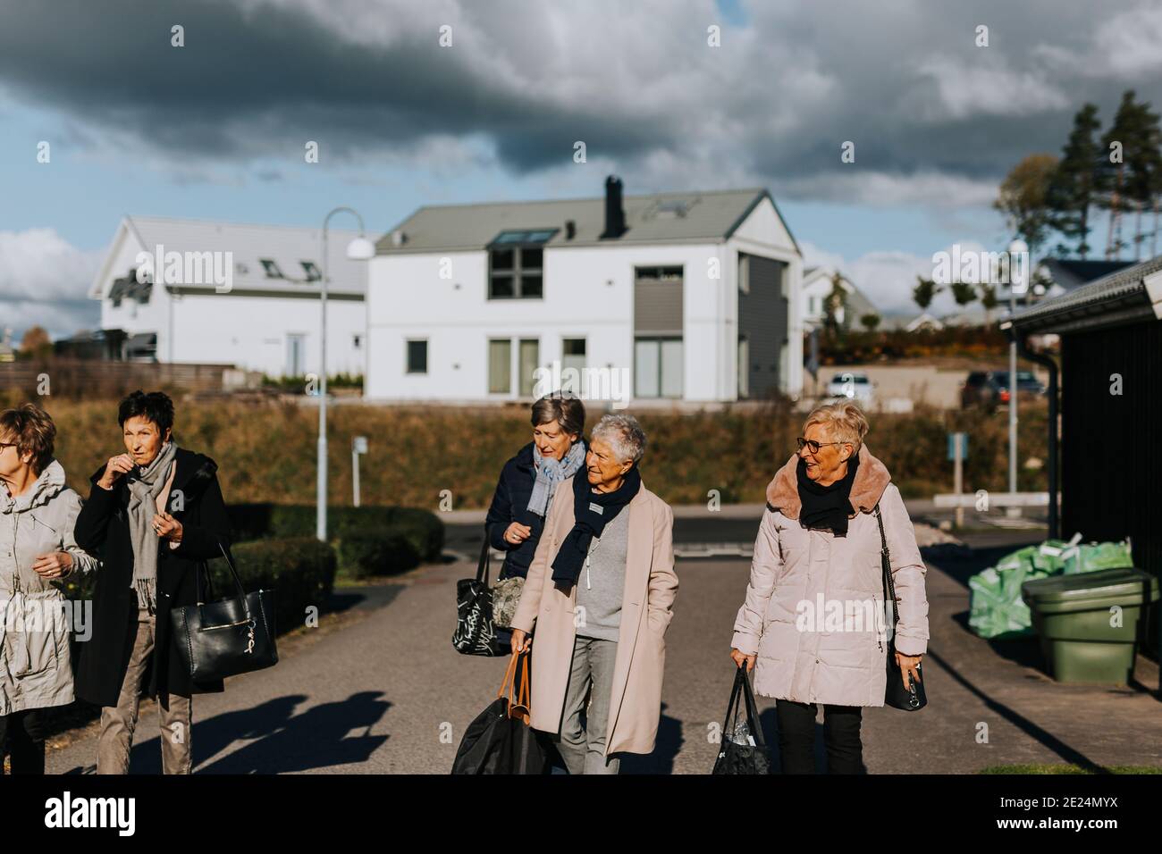 Old women friends together hi-res stock photography and images - Alamy