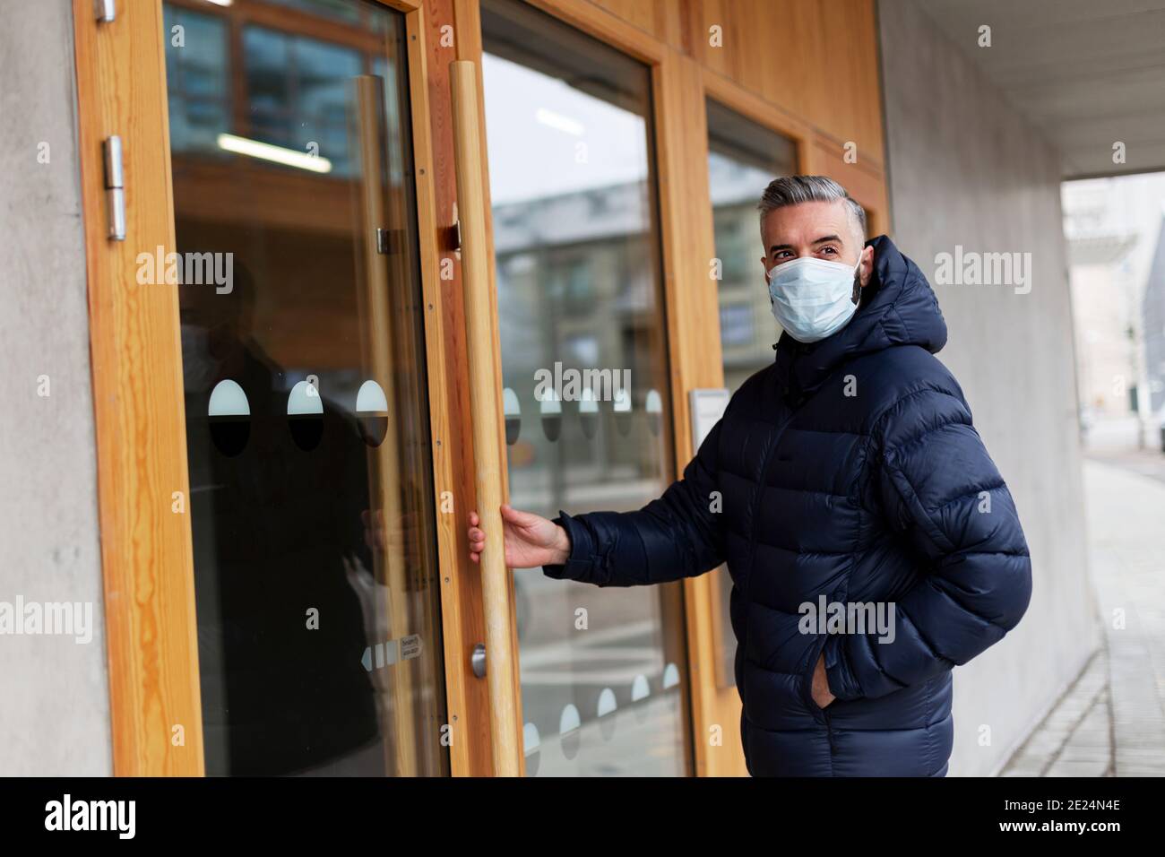 Caucasian man beard wearing safety hi-res stock photography and images ...