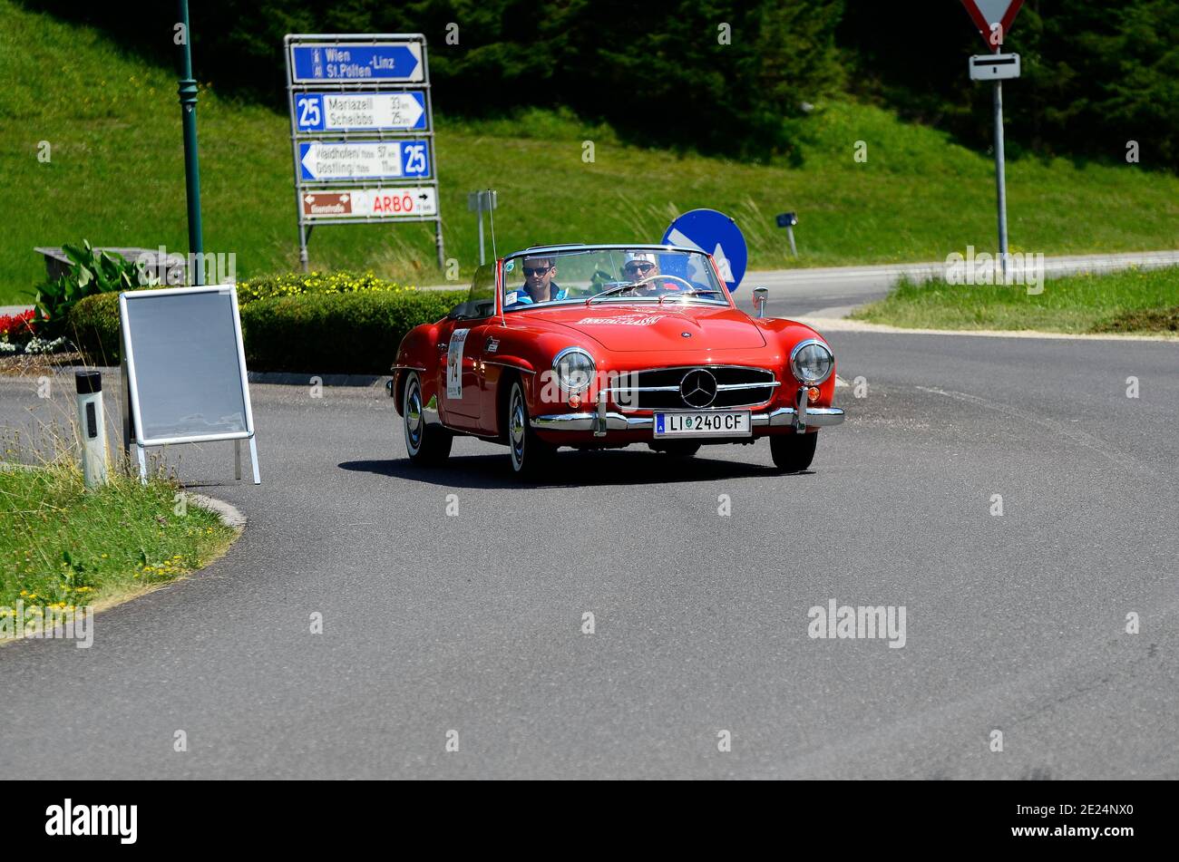 Mercedes 190 sl hi-res stock photography and images - Alamy