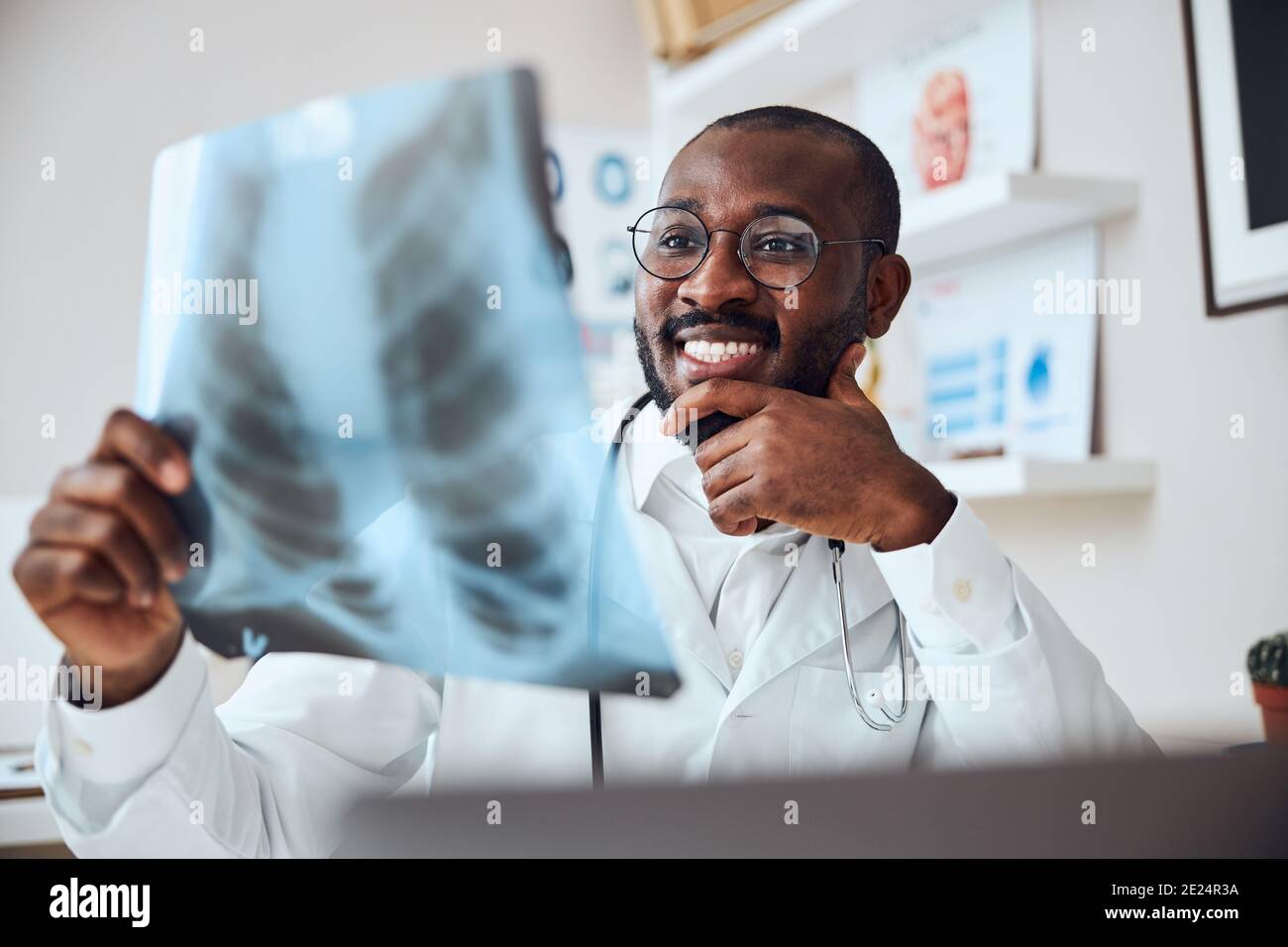 Smiling doctor being optimistic about patient diagnosis Stock Photo - Alamy