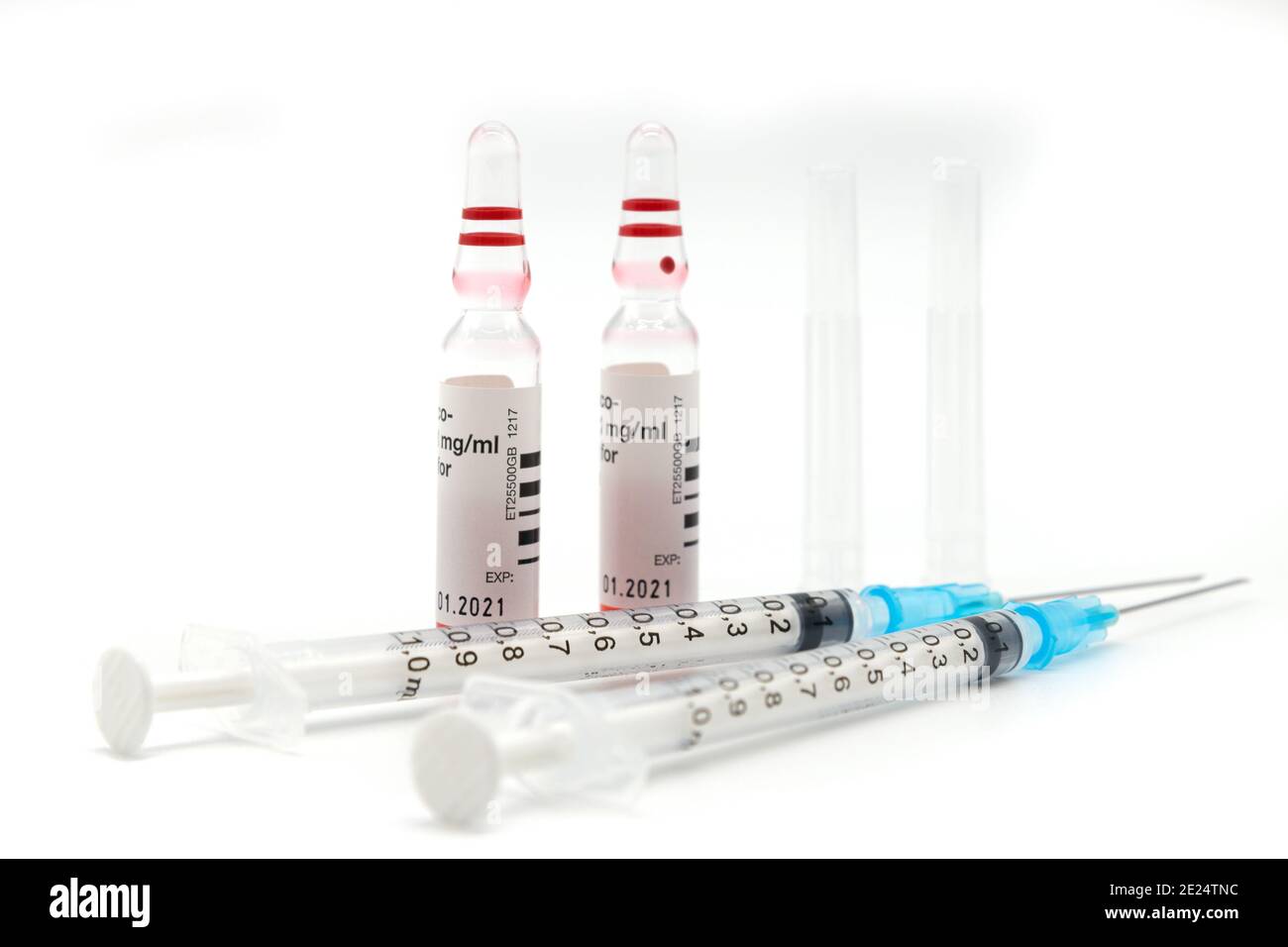 Uncapped needle hi-res stock photography and images - Alamy