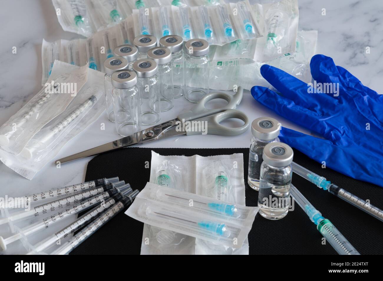 Packets of syringes hi-res stock photography and images - Alamy