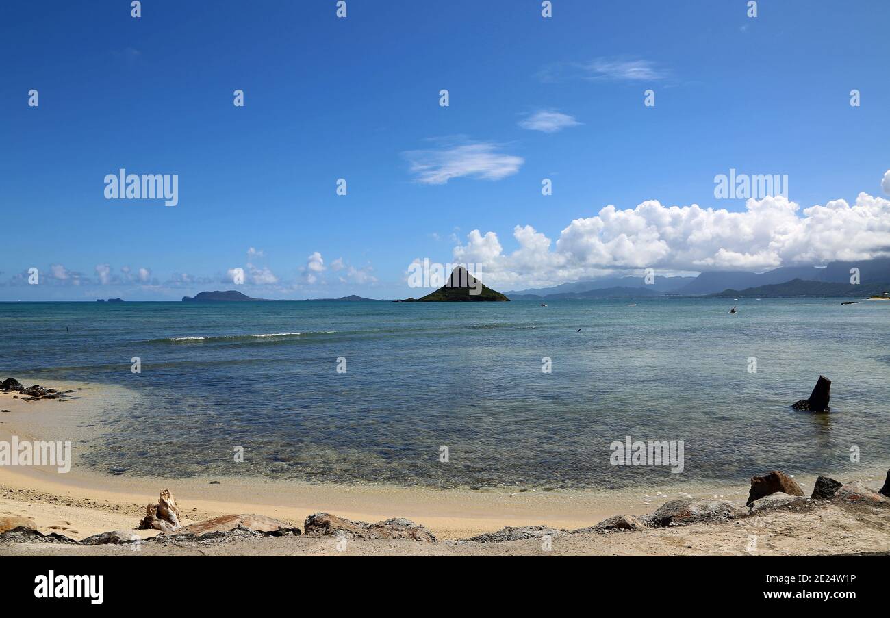 Mokolii - Chinaman Hat - Oahu, Hawaii Stock Photo - Alamy