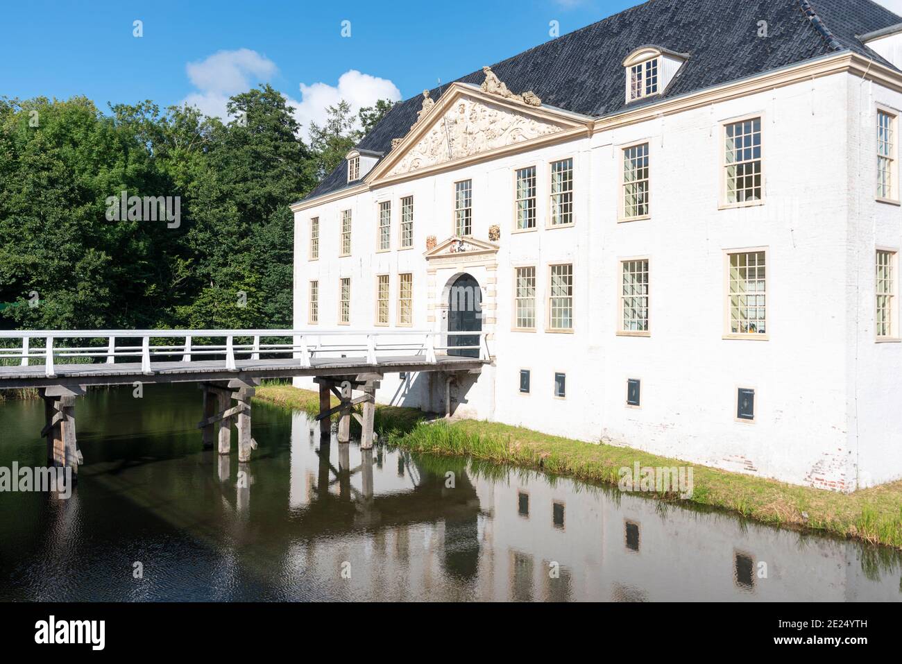 Moat lake hi-res stock photography and images - Alamy