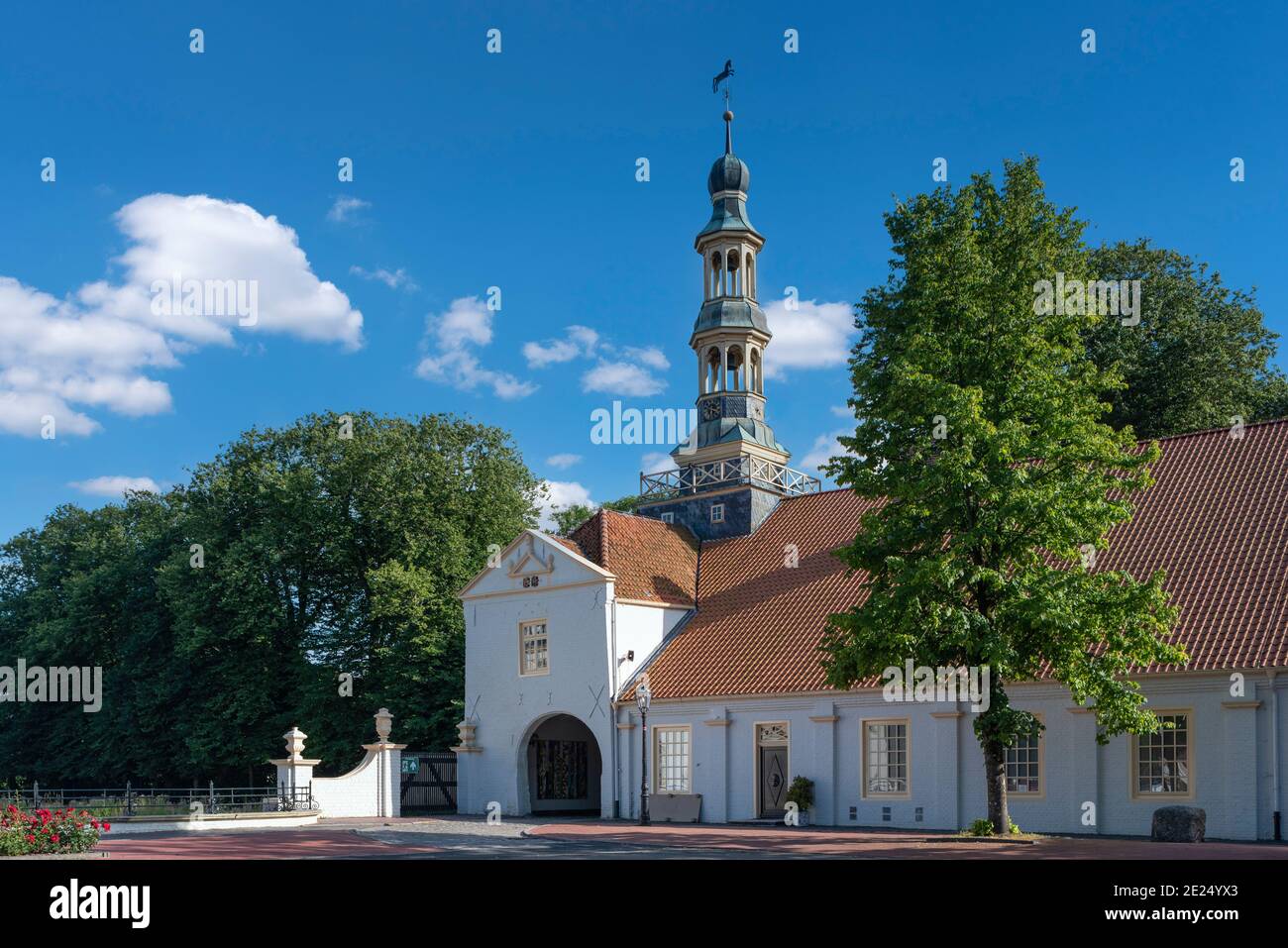 Lower castle gate hi-res stock photography and images - Alamy
