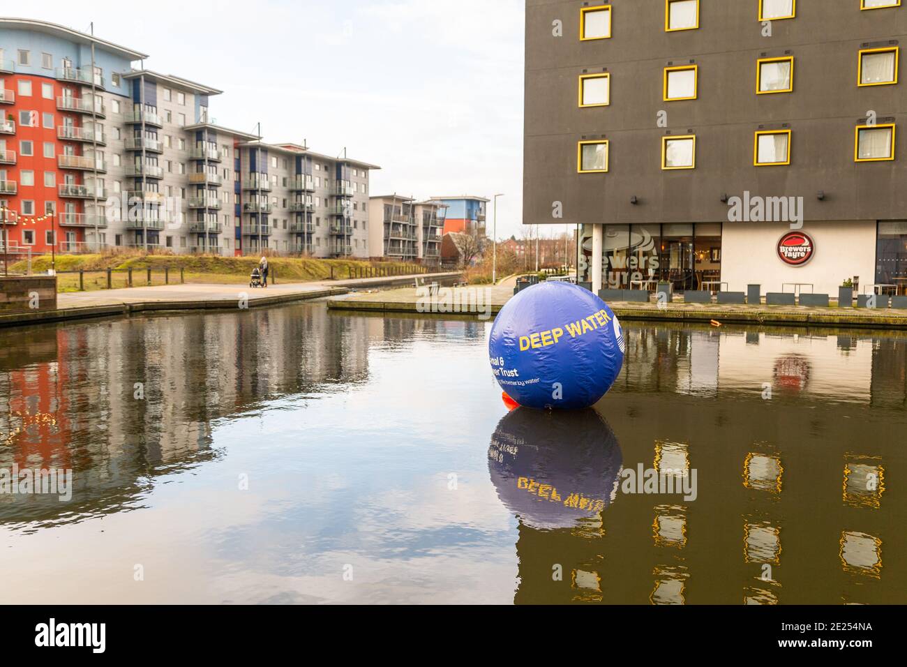 Deep canal hi-res stock photography and images - Alamy