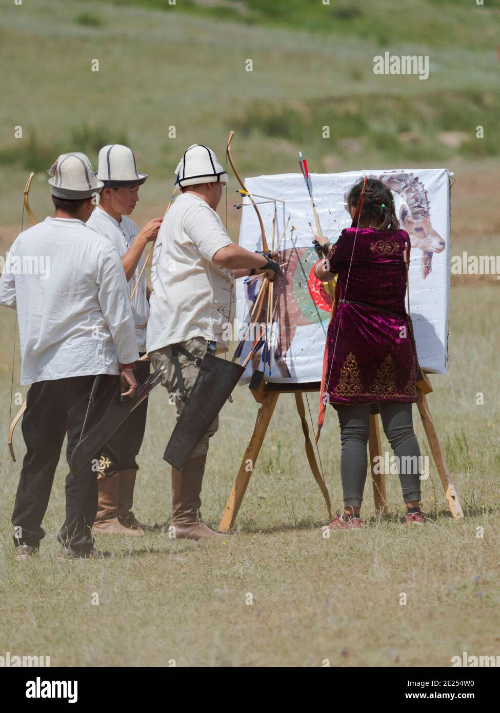 Traditional archery hi-res stock photography and images - Alamy