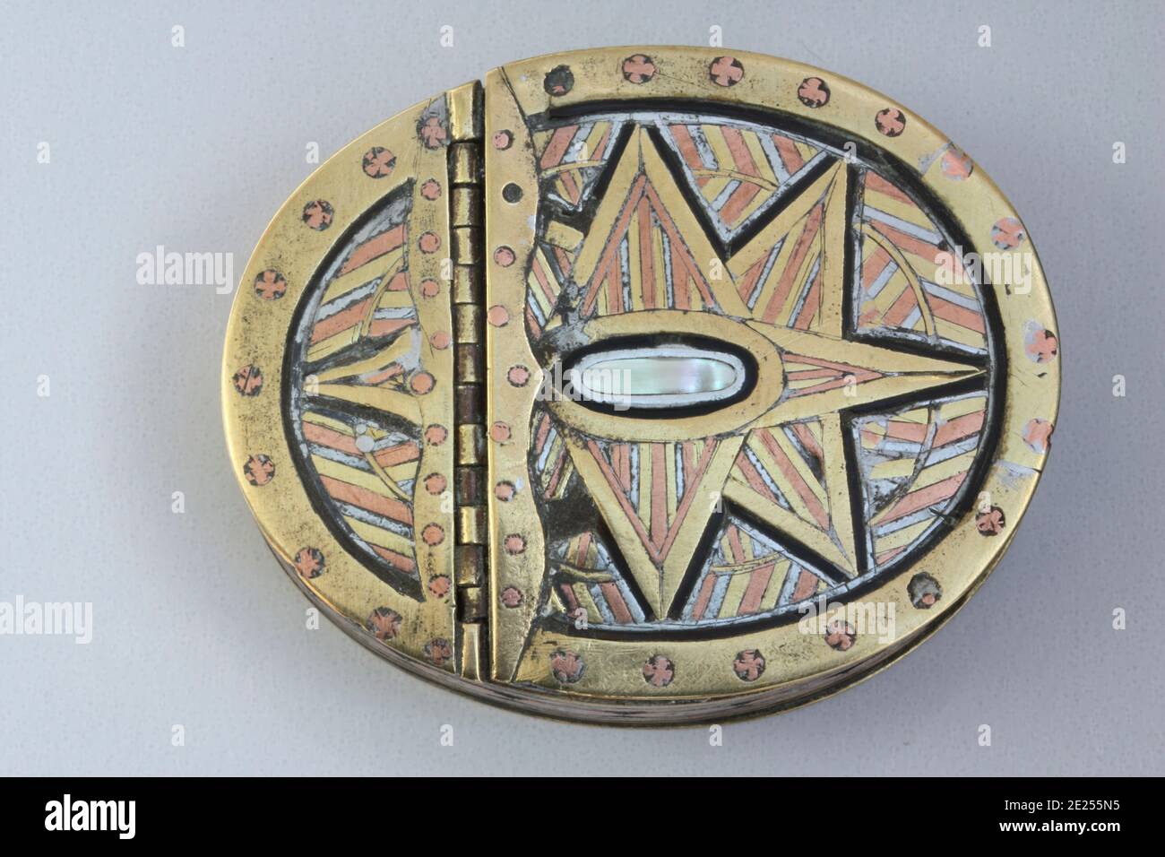 Silver snuff box hi-res stock photography and images - Alamy