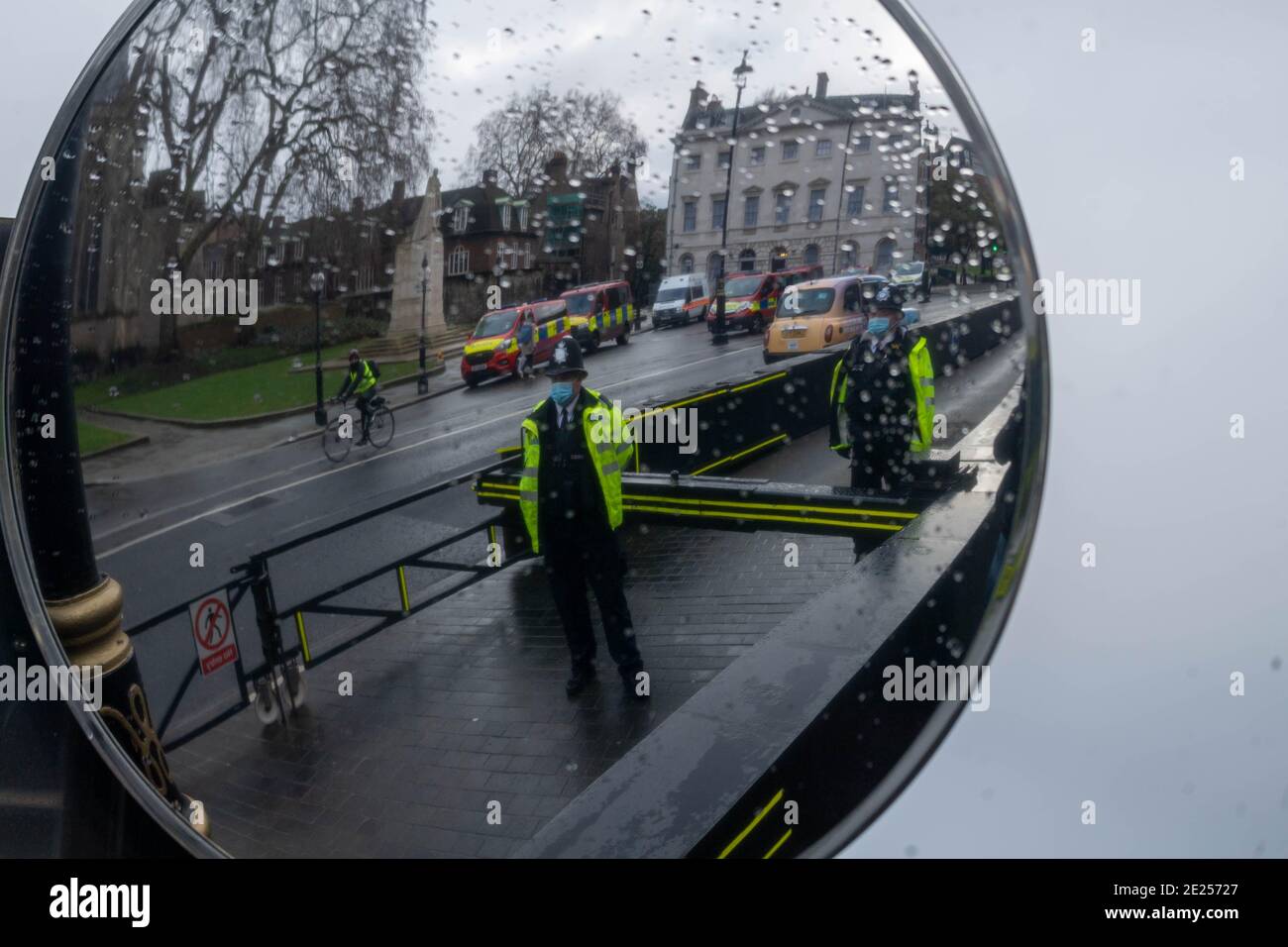 Security guard house hi-res stock photography and images - Alamy