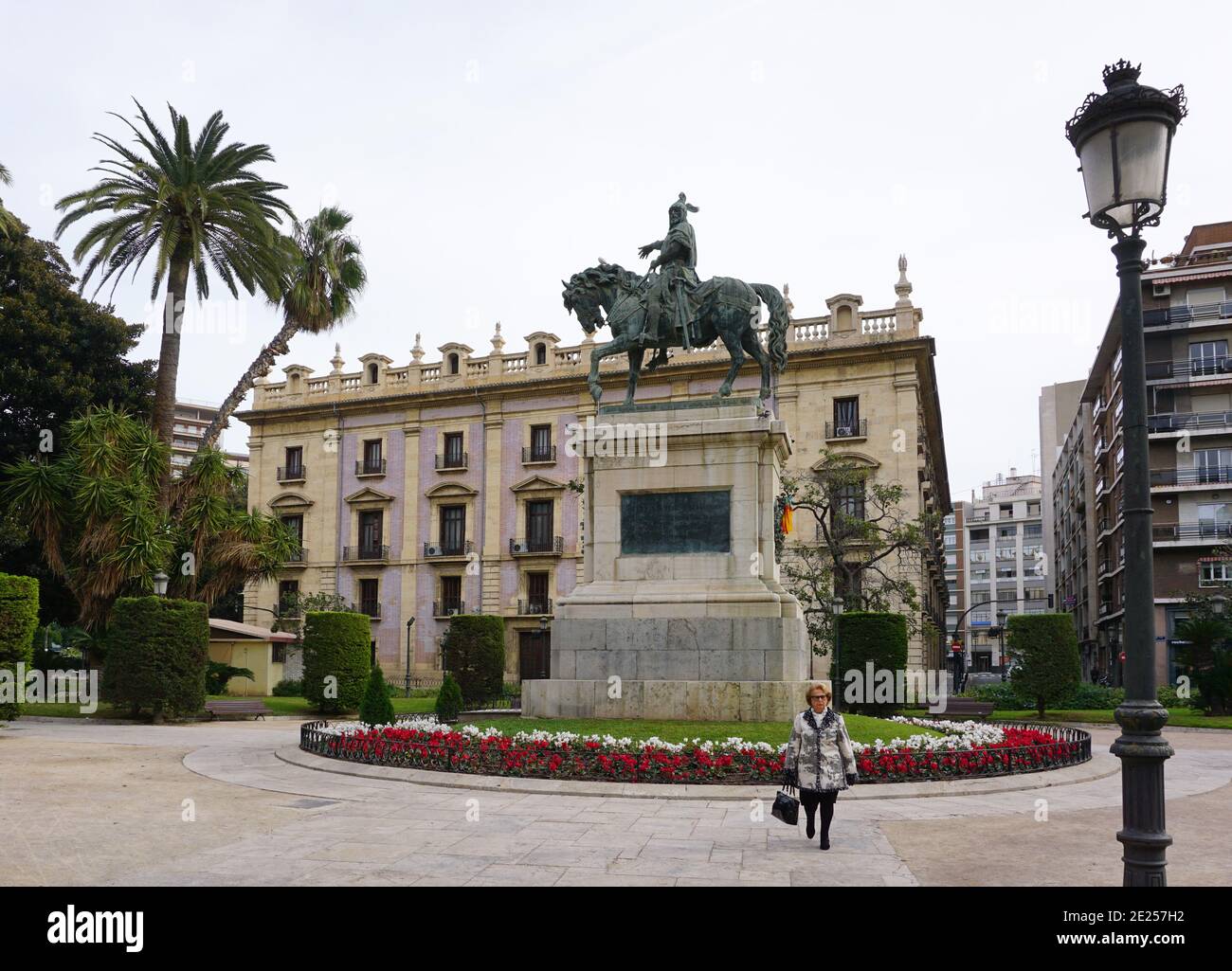 Parque jaime i de aragon y la Estatua del rey Jaime I en el Parterre en ...