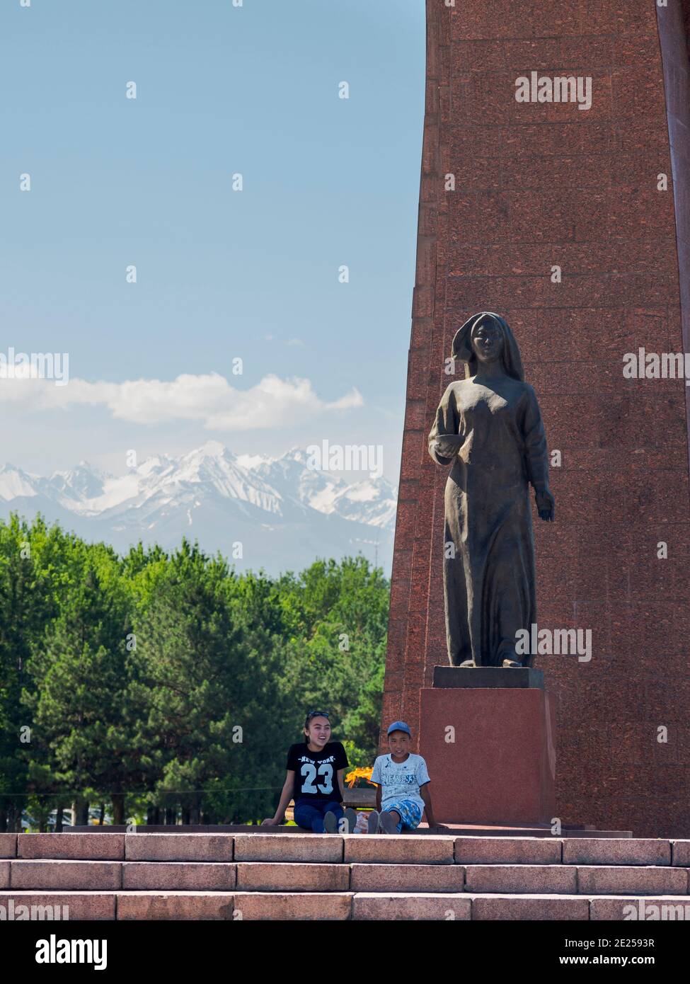 The victory square and the big memorial commemorating the great ...