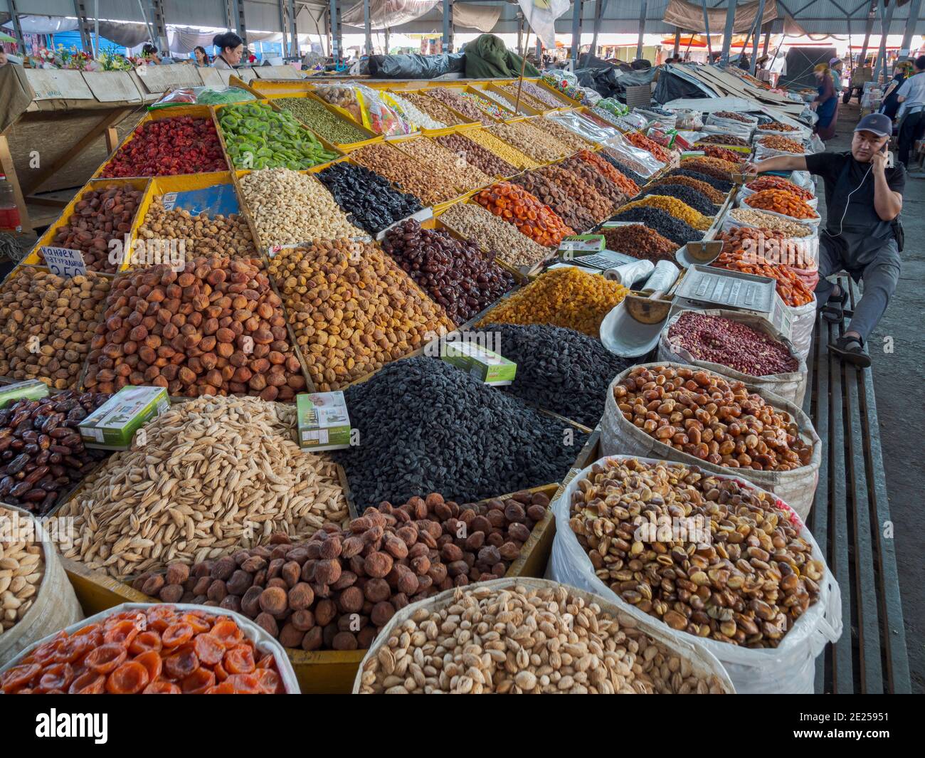 Dried fruit market osch bazar hi-res stock photography and images - Alamy