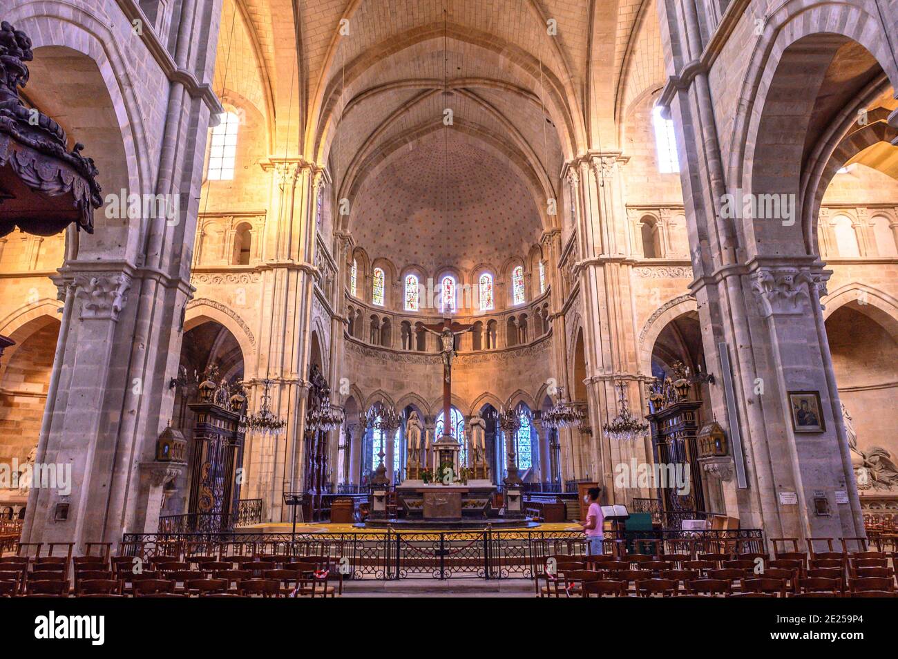 Langres (north-eastern France): Cathedral of Saint-Mammes, building ...