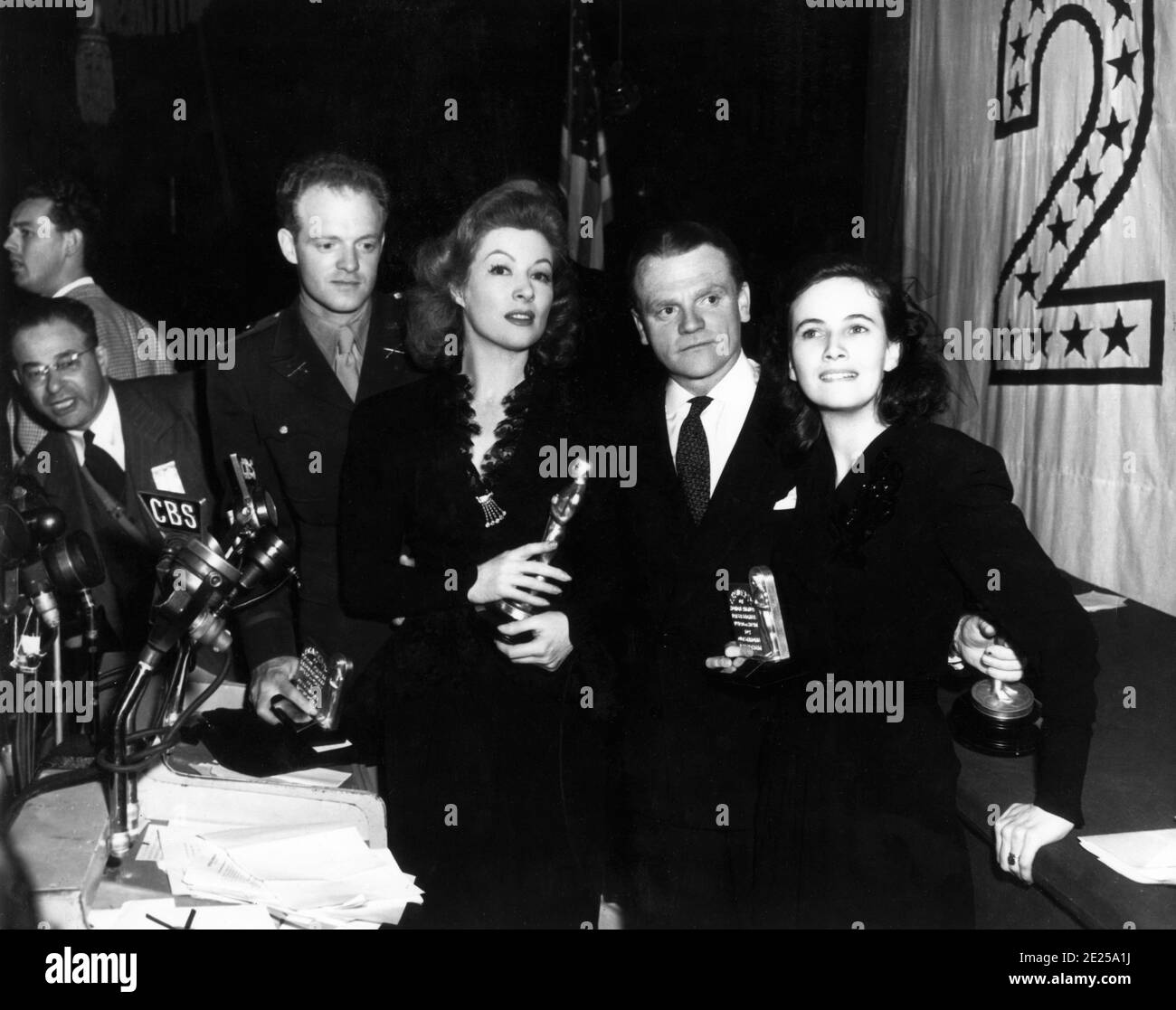 VAN HEFLIN with Best Supporting Actor Oscar for JOHNNY EAGER GREER ...