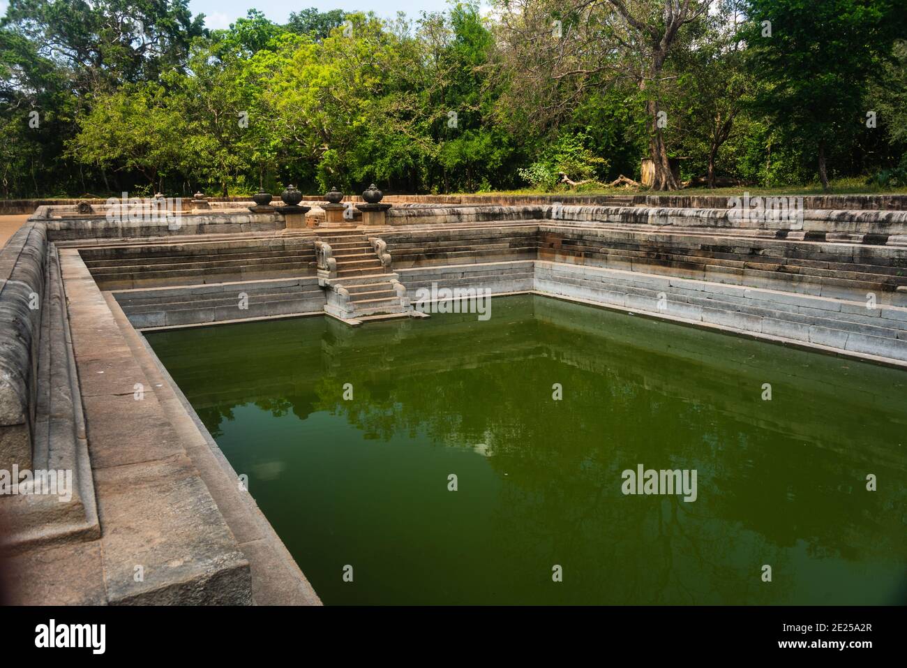 Anuradhapura maha viharaya hi-res stock photography and images - Alamy