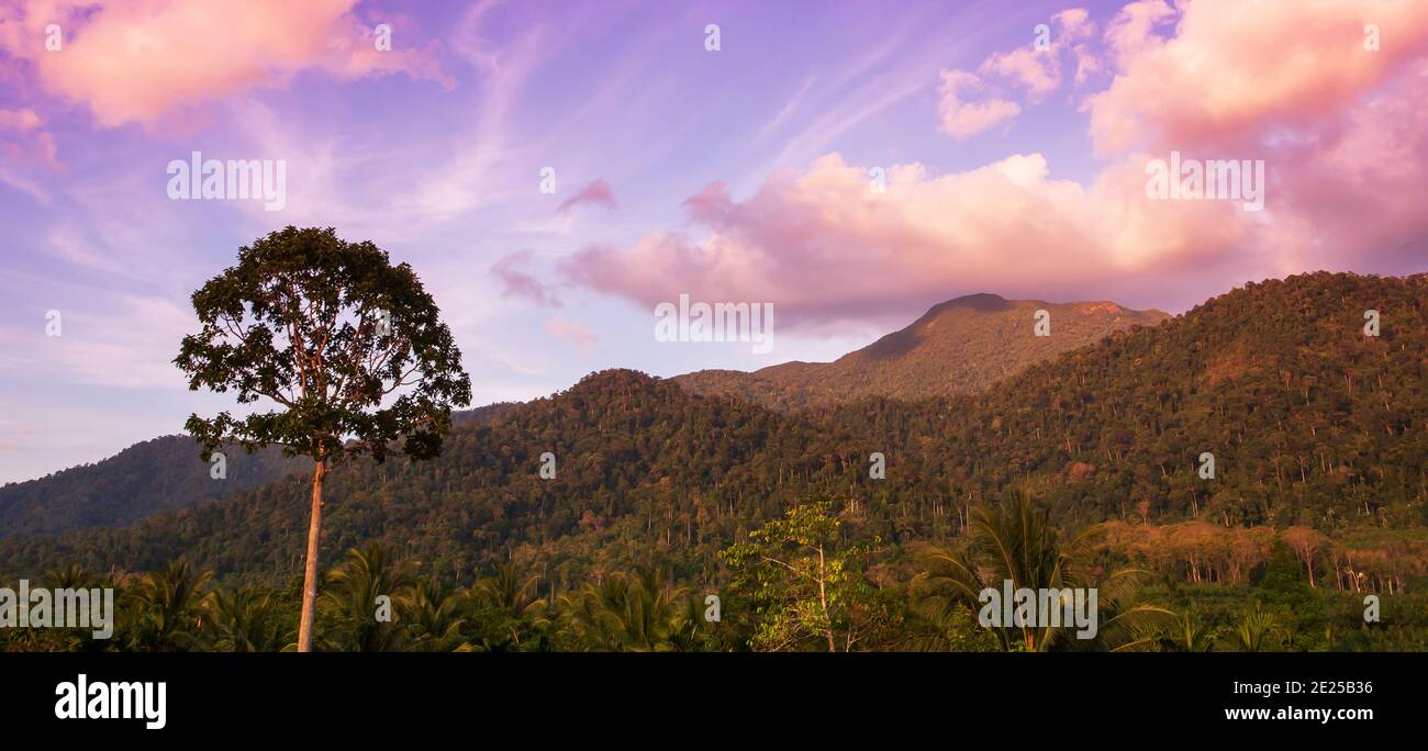 Large mountain backgrounds hi-res stock photography and images - Alamy