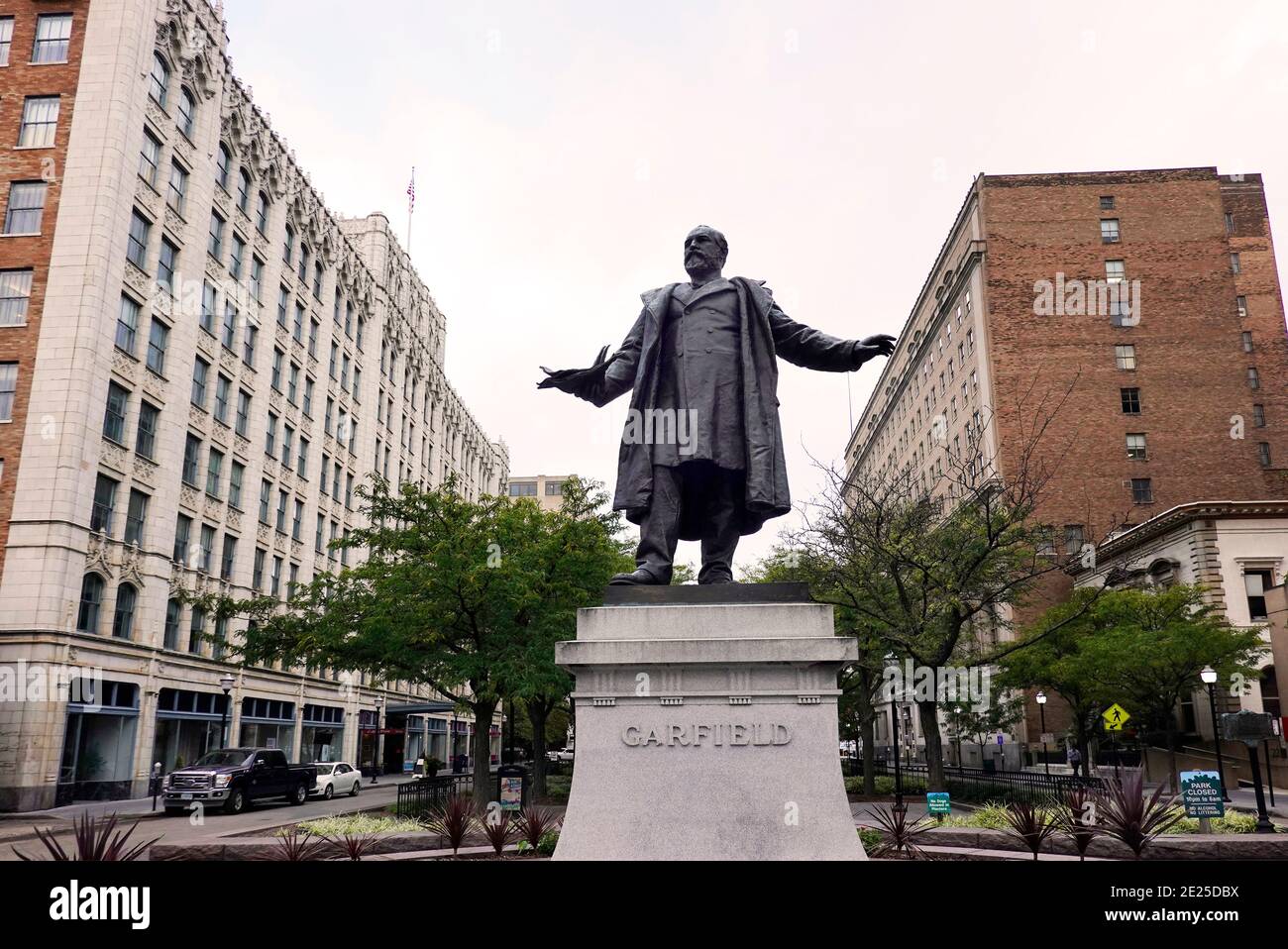 President james garfield statue hi-res stock photography and images - Alamy