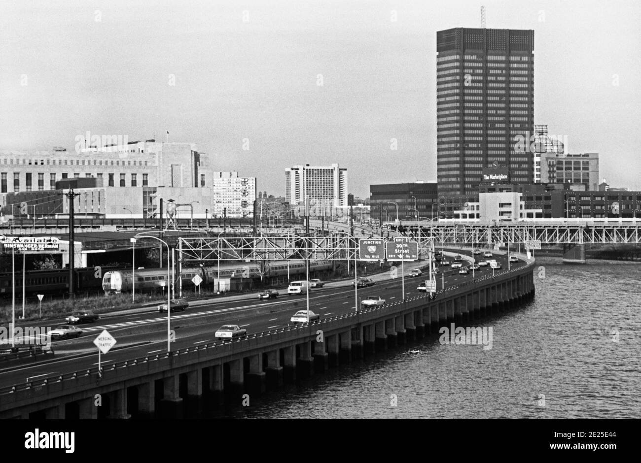 Philadelphia skyline 1976 hi-res stock photography and images - Alamy