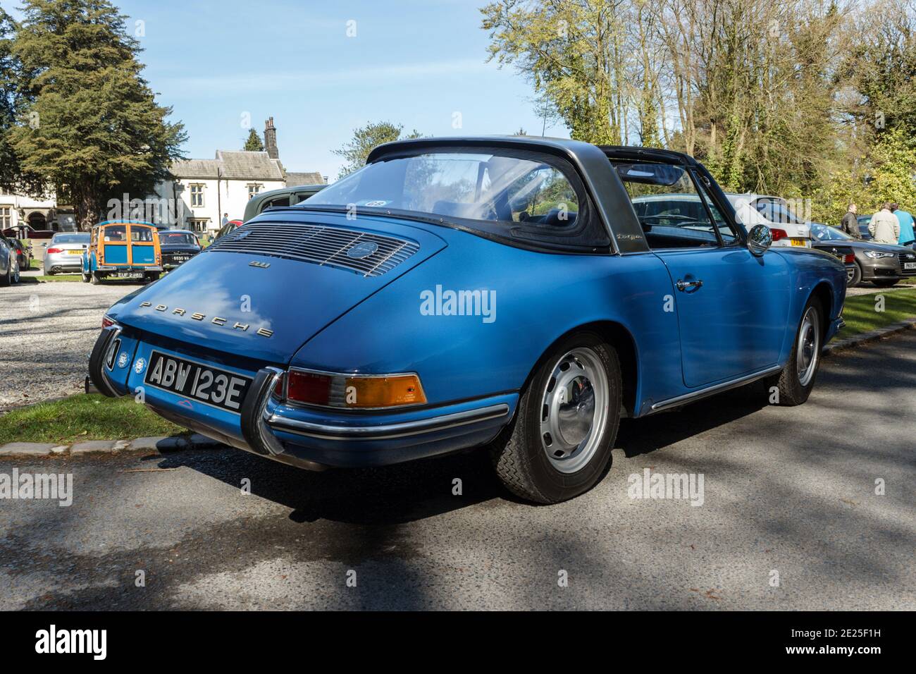 Porche 911 blue hi-res stock photography and images - Alamy