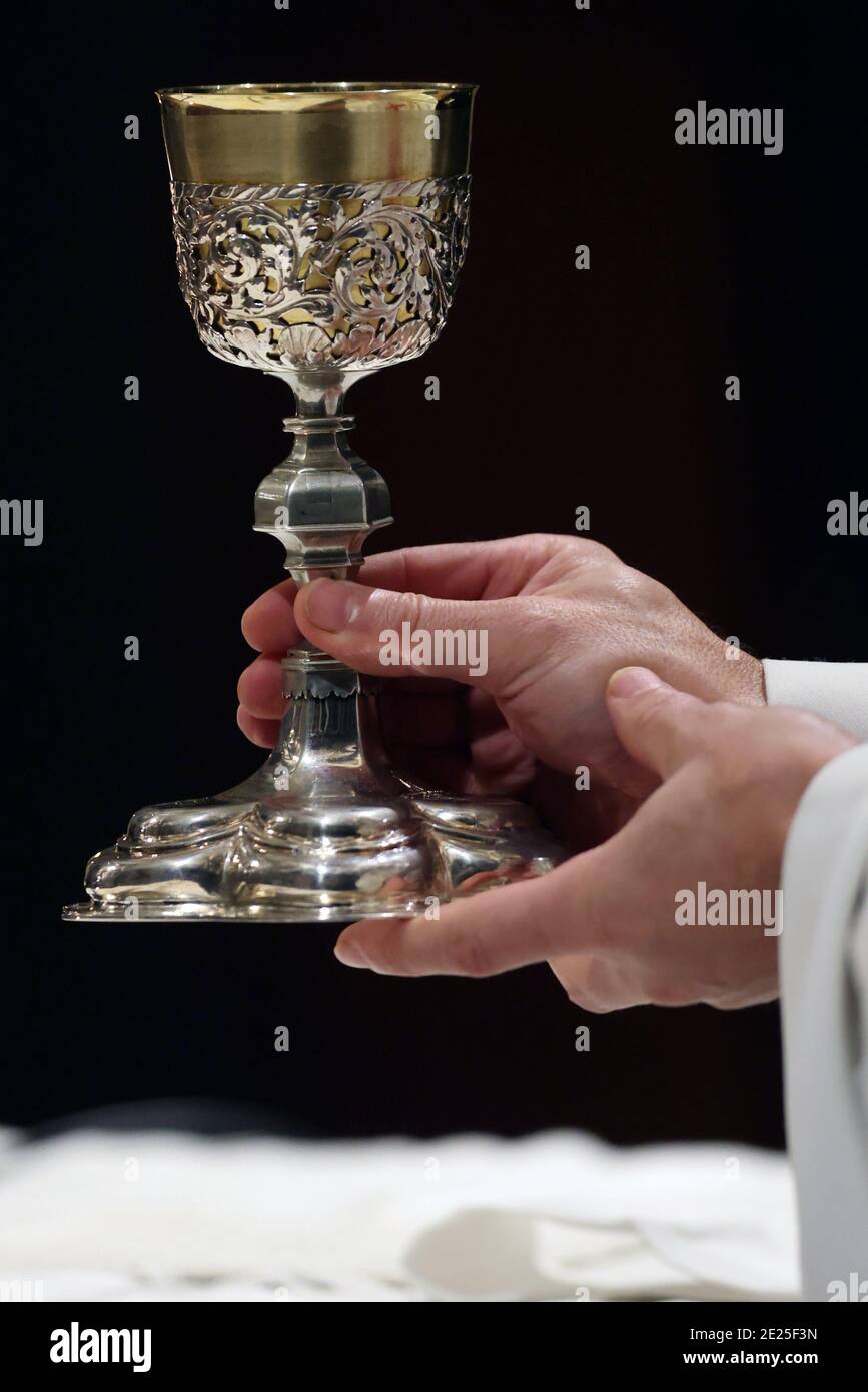 Catholic priest eucharist close up hi-res stock photography and images ...