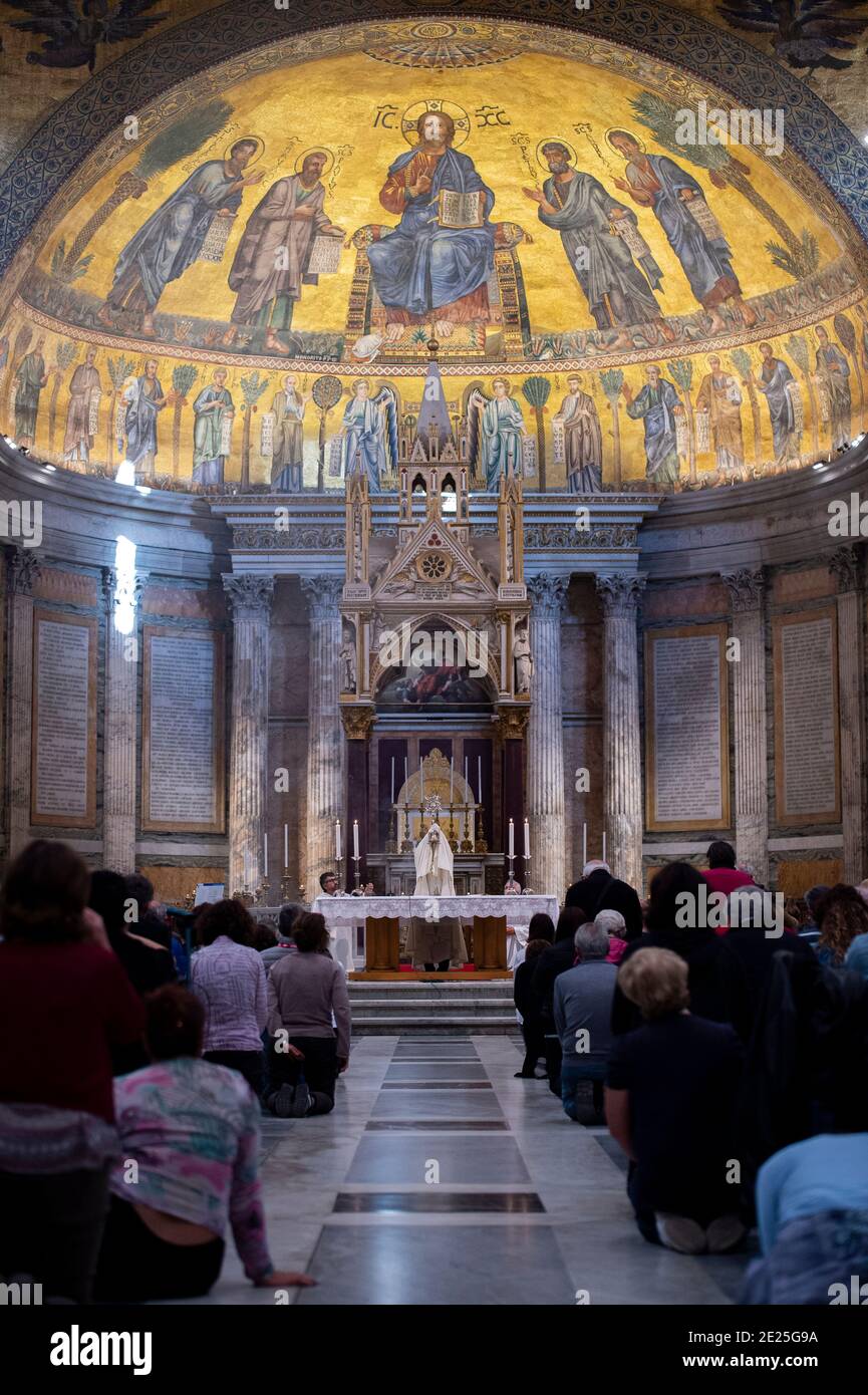 Holy Mass during the Monastero Wi-Fi event in Saint Paul Outside the ...