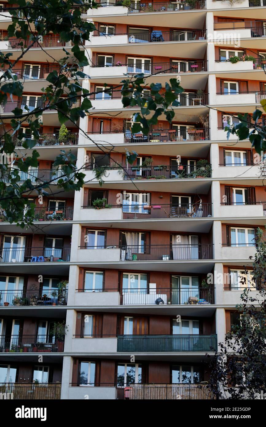 Buildings in paris france hi-res stock photography and images - Alamy