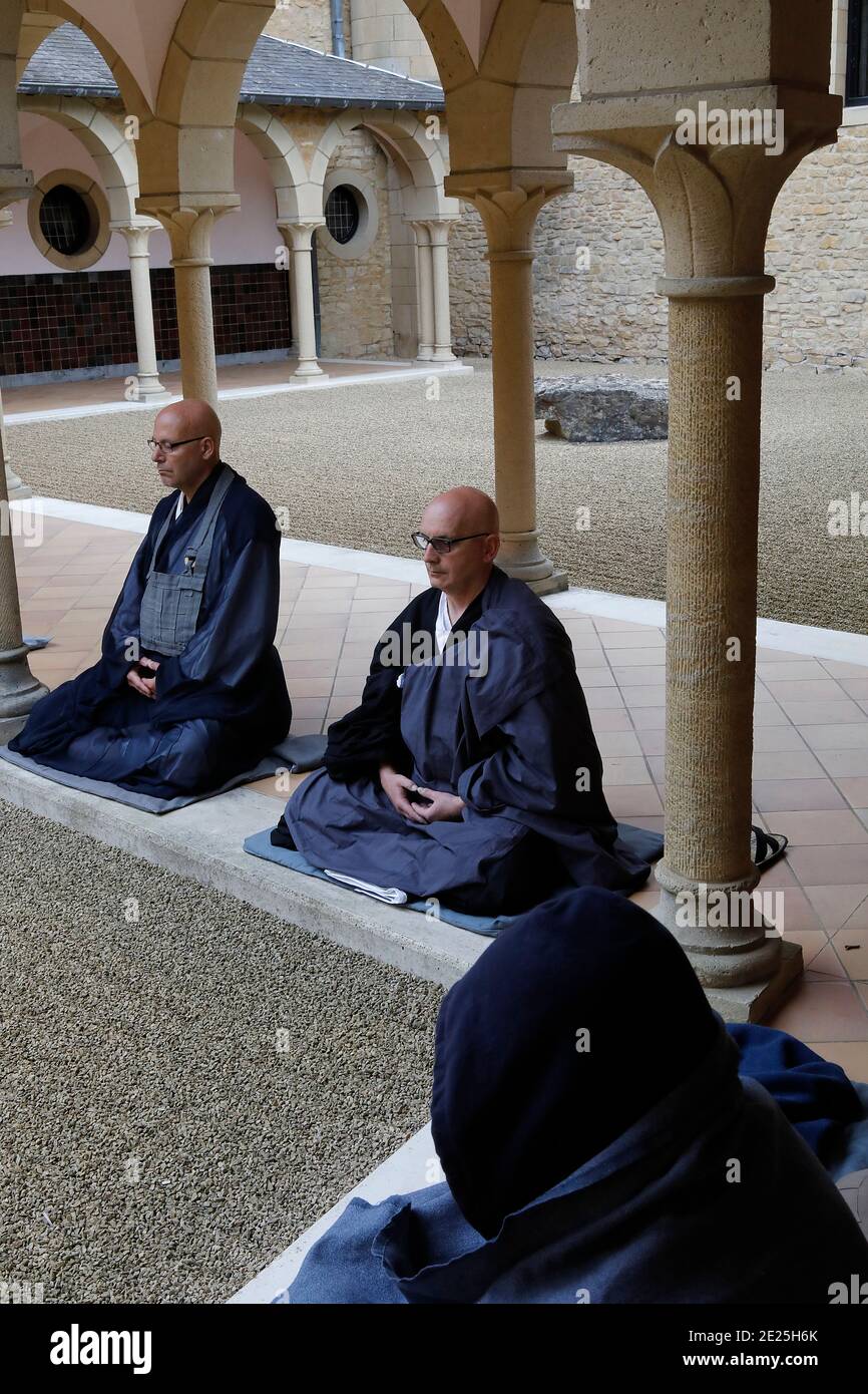 Zazen (zen meditation) in Orval trappist abbey, Belgium Stock Photo - Alamy