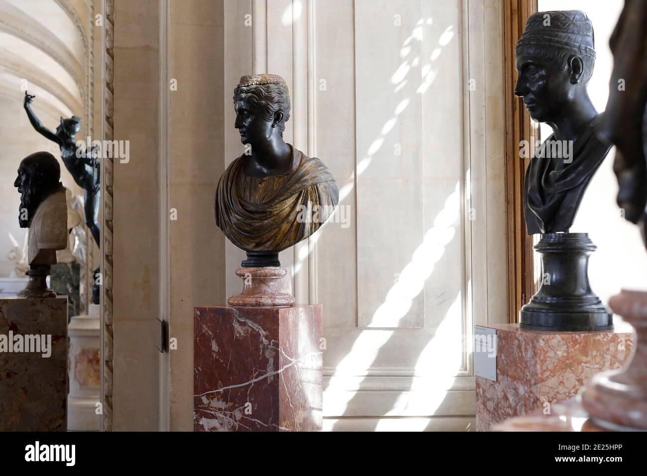Louvre museum, Paris, France. Statues Stock Photo - Alamy
